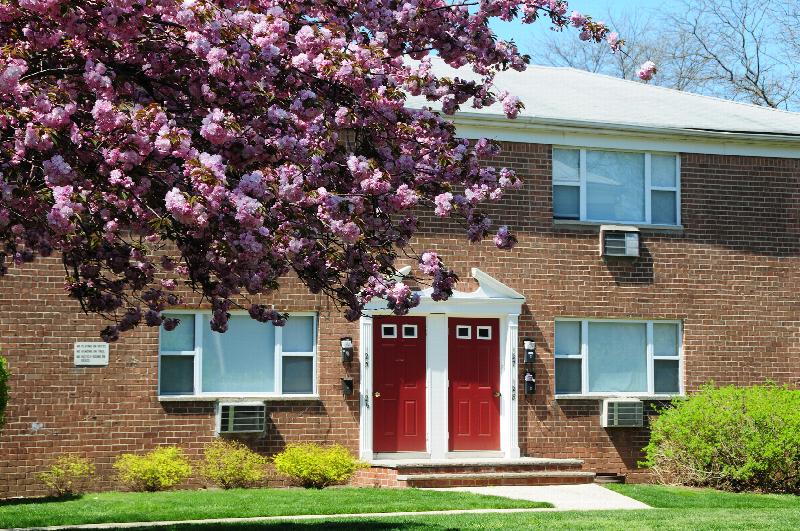 Cloverleaf Gardens | Woodbridge NJ Apartments for Rent