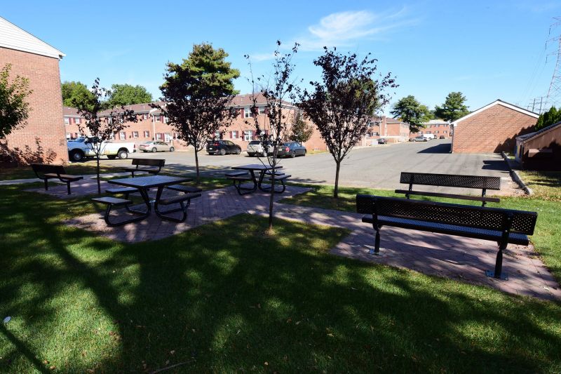 Cloverleaf Gardens | Woodbridge NJ Apartments for Rent